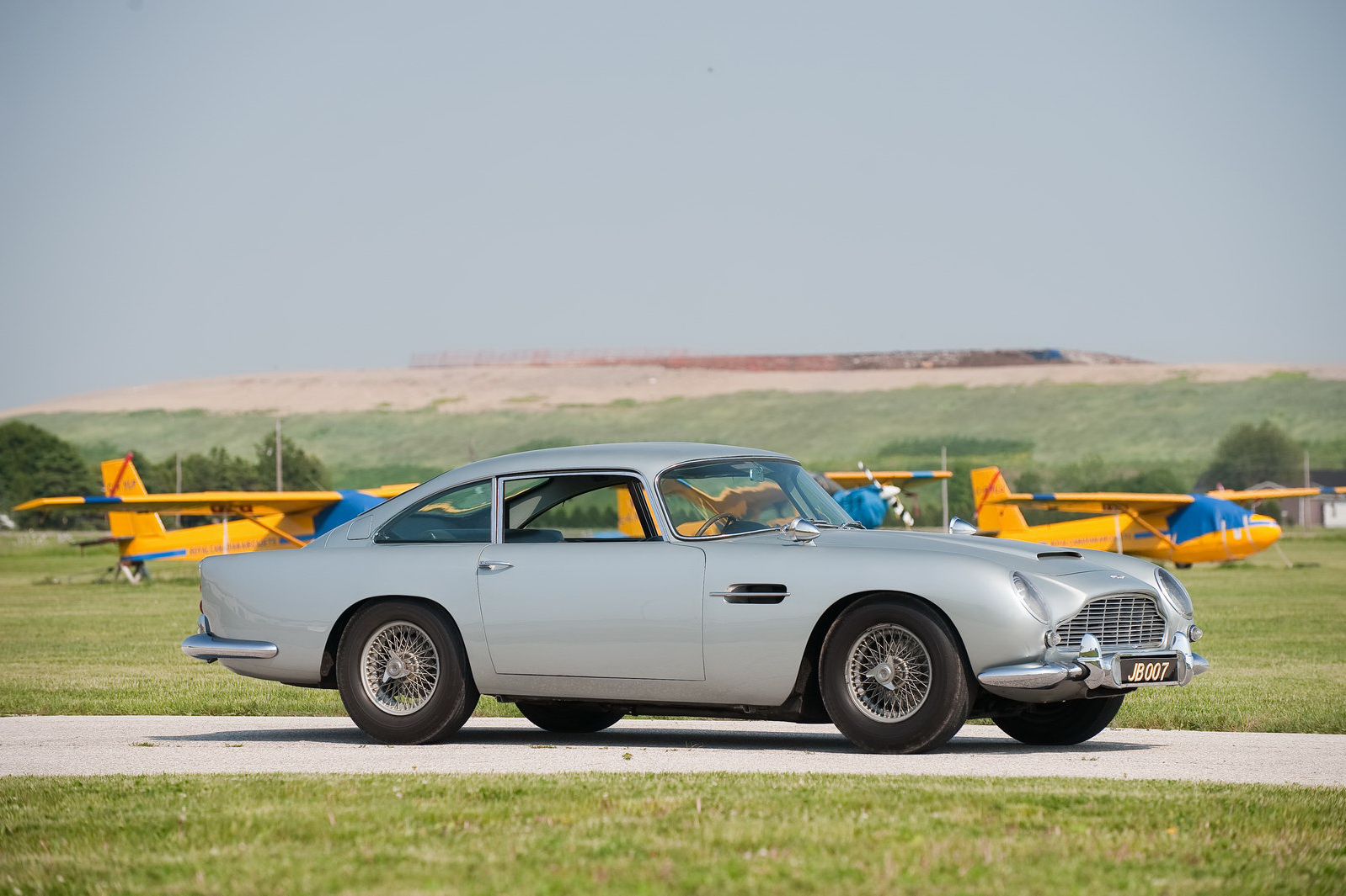 007 James Bond’s Original 1964 Aston Martin DB5 up for auction!